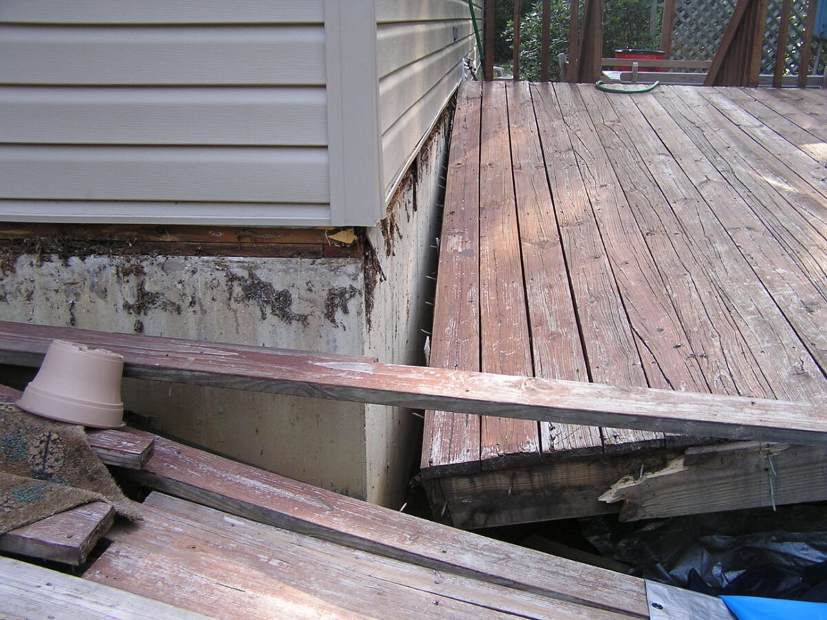 PREVENTING DECK FAILURES - Outdoor Living Inc